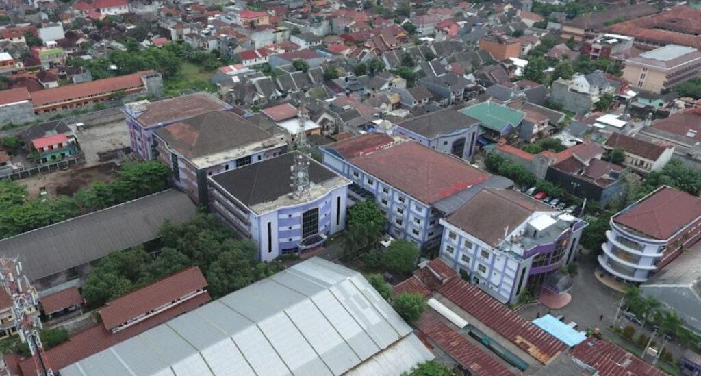 Pendaftaran Penerimaan Mahasiswa Baru Universitas Amikom Yogyakarta - Data Pendidikan